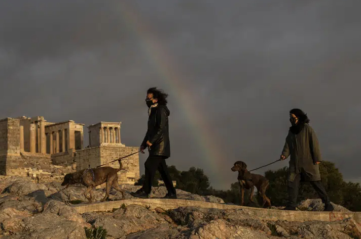 Greece to Allow Pets into Over 120 Archaeological Sites